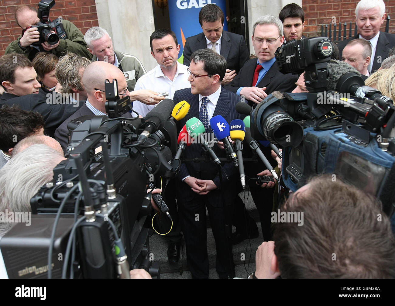Broadcaster and journalist george lee centre hi-res stock photography ...