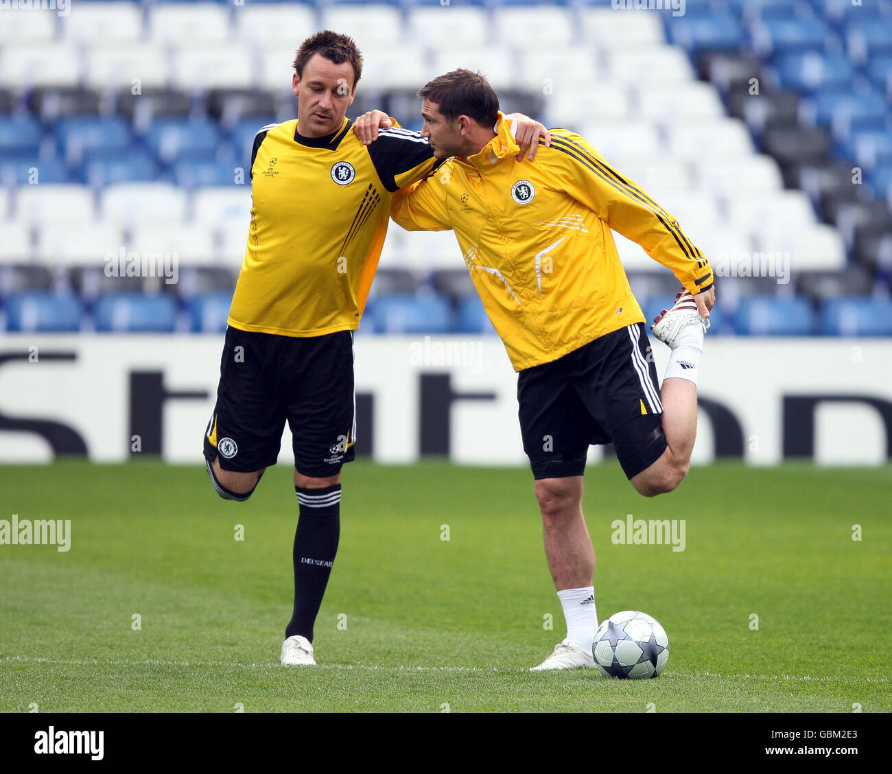 Frank lampard john terry training hi-res stock photography and images ...