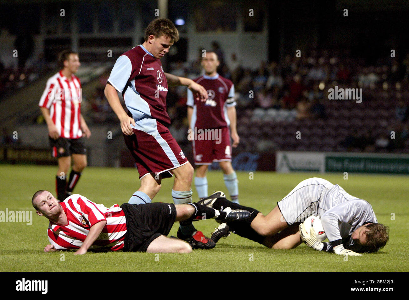 Scunthorpe United's Paul Musslewhite and Andrew Butler with Sunderland ...