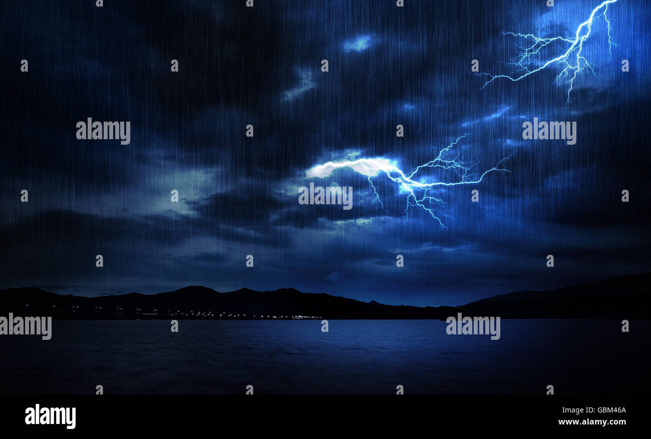 Lightning thunder in dark hi-res stock photography and images - Alamy