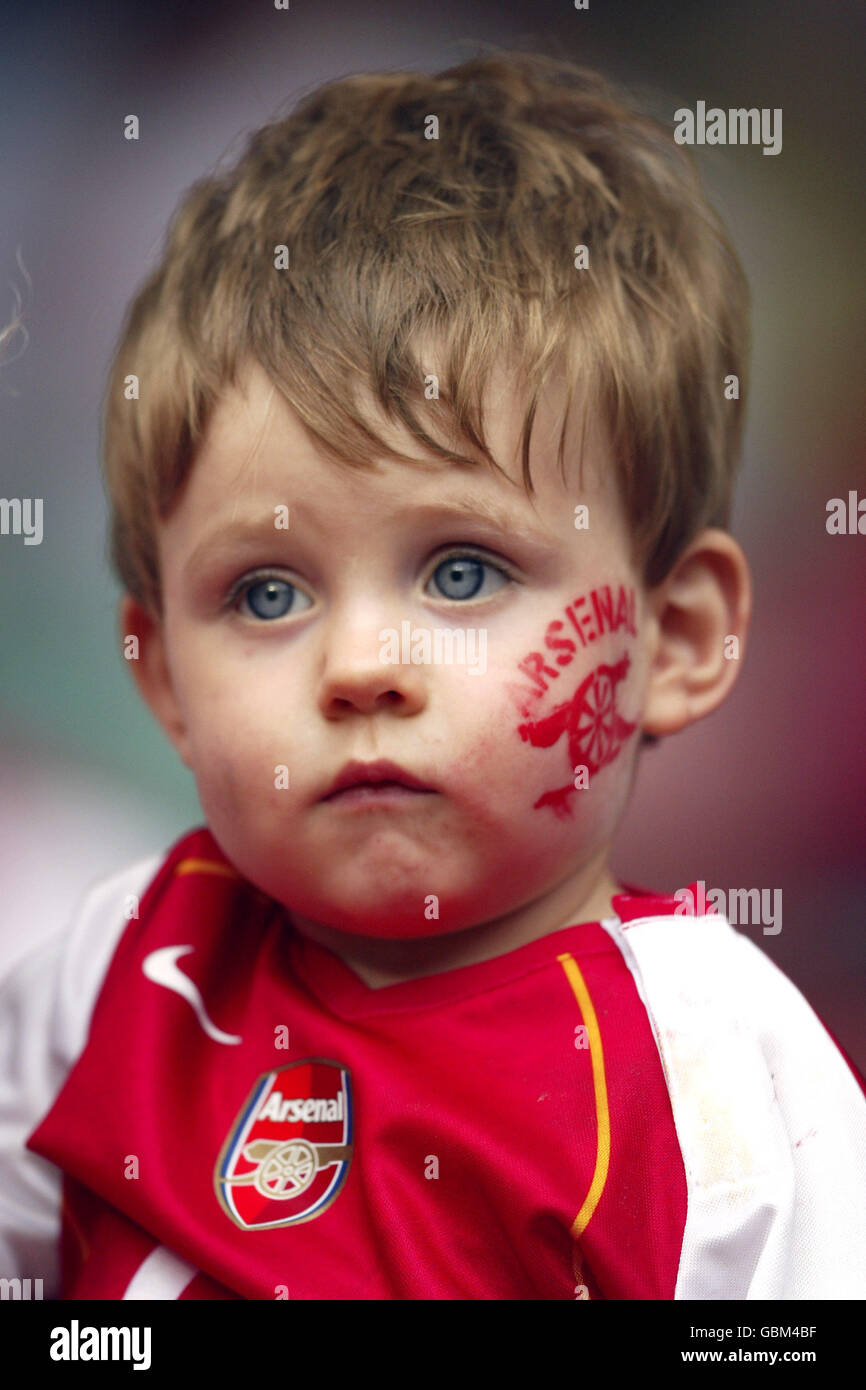Arsenal fan young hi-res stock photography and images - Alamy