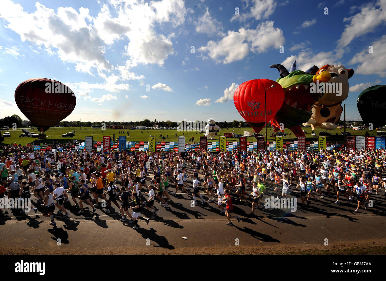 Balloons at london marathon hi-res stock photography and images - Alamy