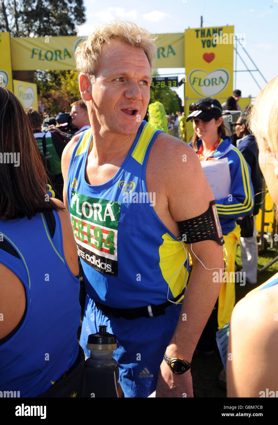 Gordon ramsay start 2009 flora london marathon in blackheath hi-res ...