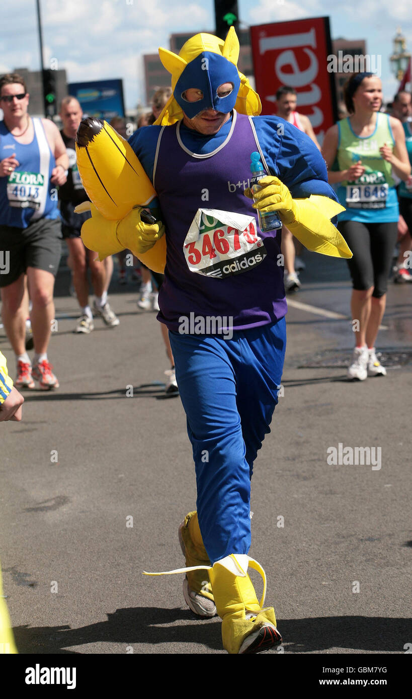 London Marathon 2009. A man dressed as Banana Man taking part in the ...