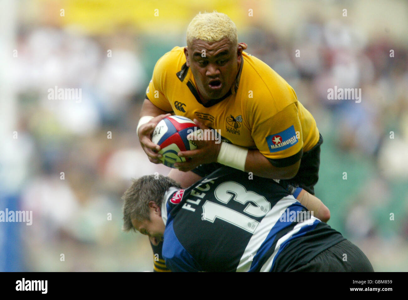 Baths robbie fleck l tackles london wasps trevor leota hi-res stock ...
