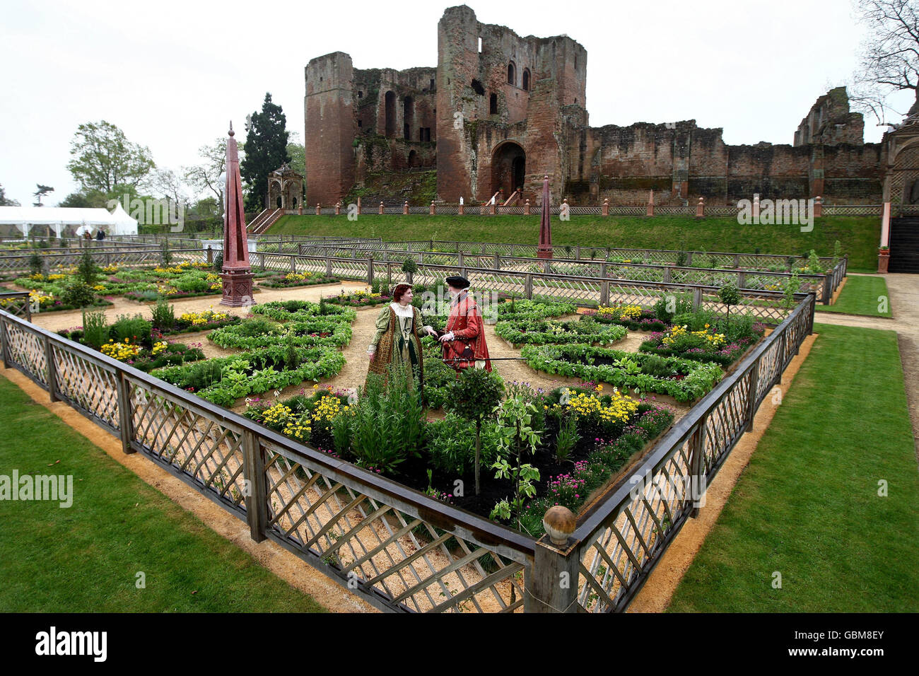 Inspect reconstruction kenilworth castles gardens hi-res stock ...