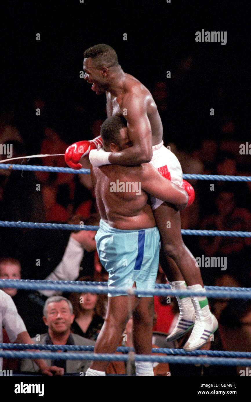 Defeated American Everett Martin picks up his victor Herbie Hide Stock ...