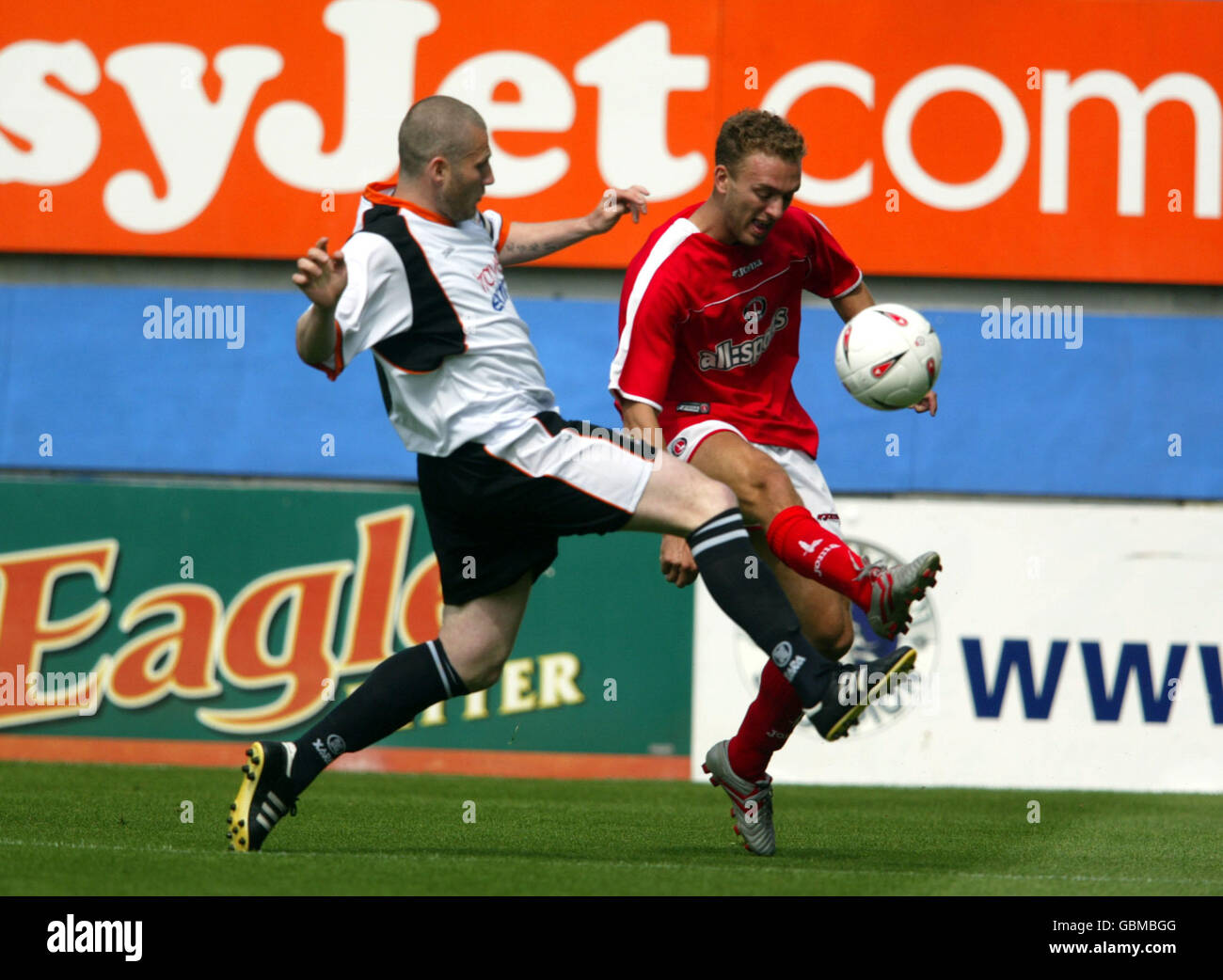 Soccer - Friendly - Luton Town v Charlton Athletic. Luton Town's Kevin ...