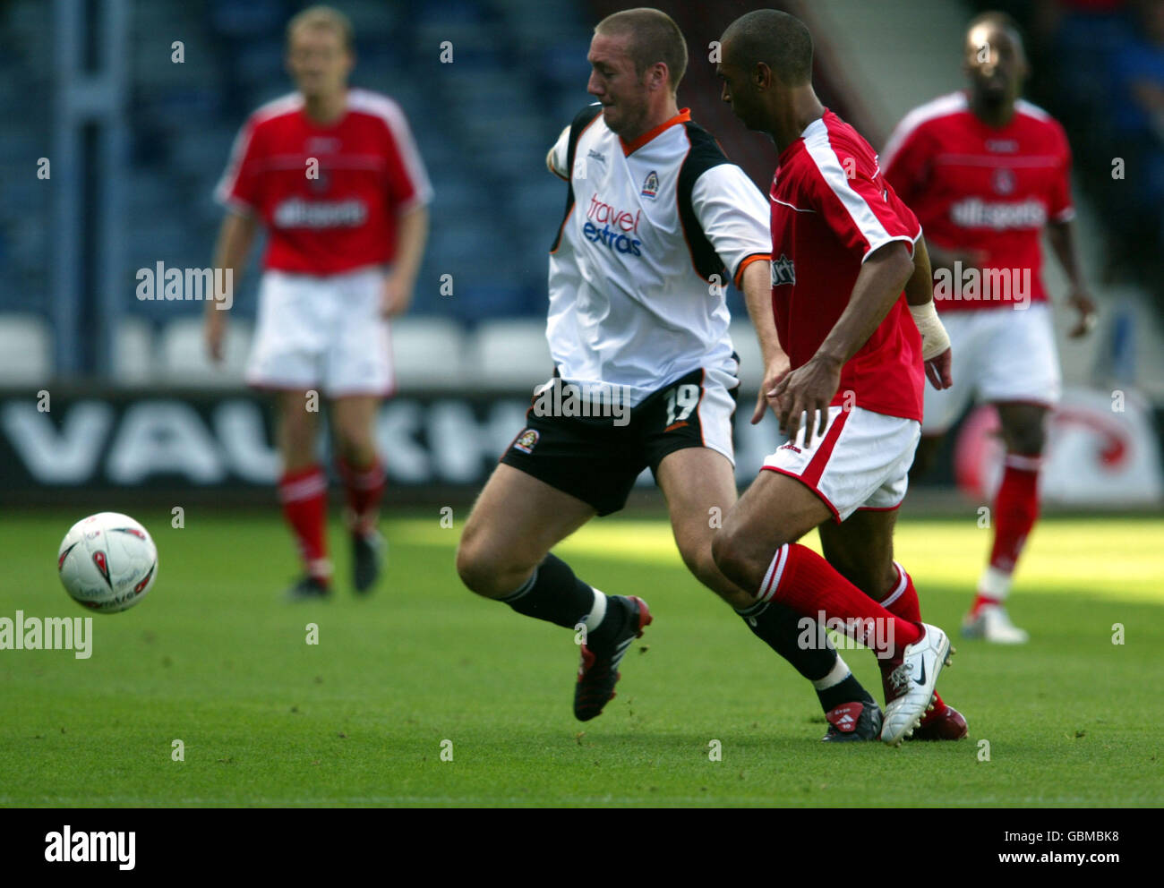 Luton Town's Steve Howard and Charlton Athletic's Jonathan Fortune ...
