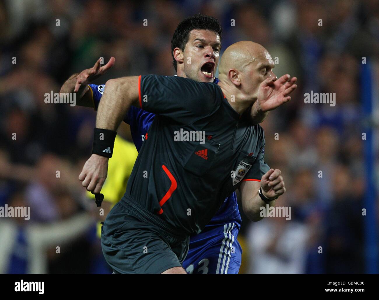 Michael ballack chelsea referee tom hi-res stock photography and images ...