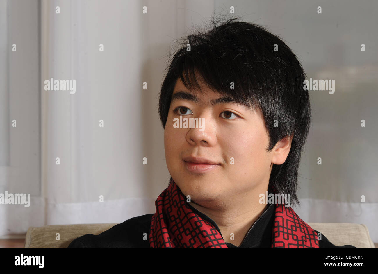 Flying pianist hi-res stock photography and images - Alamy