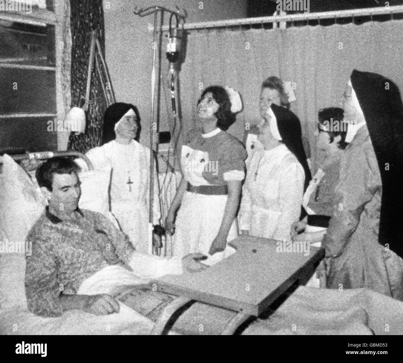 Three nuns helping as volunteers at musgrove hospital in taunton hi-res ...