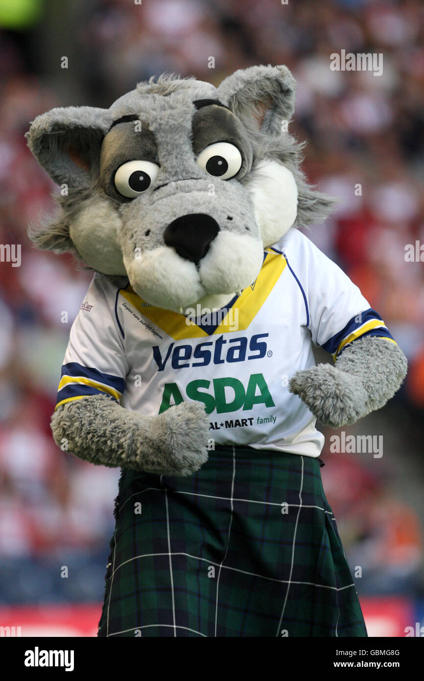 Wolves mascot hi-res stock photography and images - Alamy