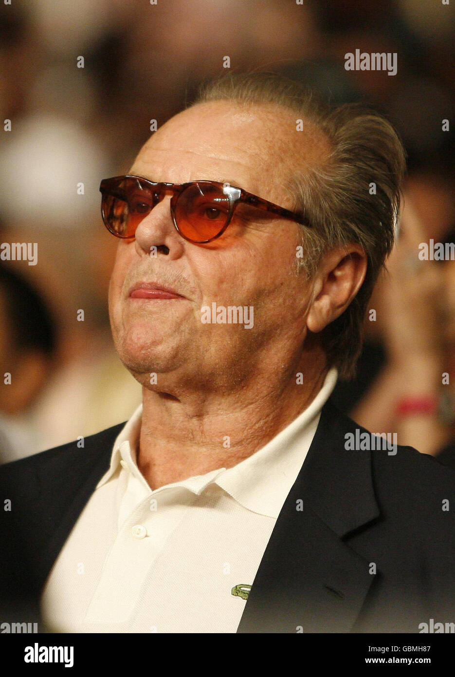 Jack Nicholson gets ready to watch the fight between Ricky Hatton and ...