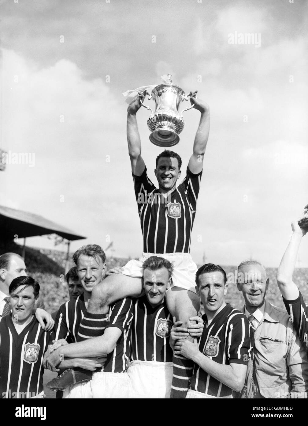Manchester City captain Roy Paul shows off the FA Cup after his team's ...