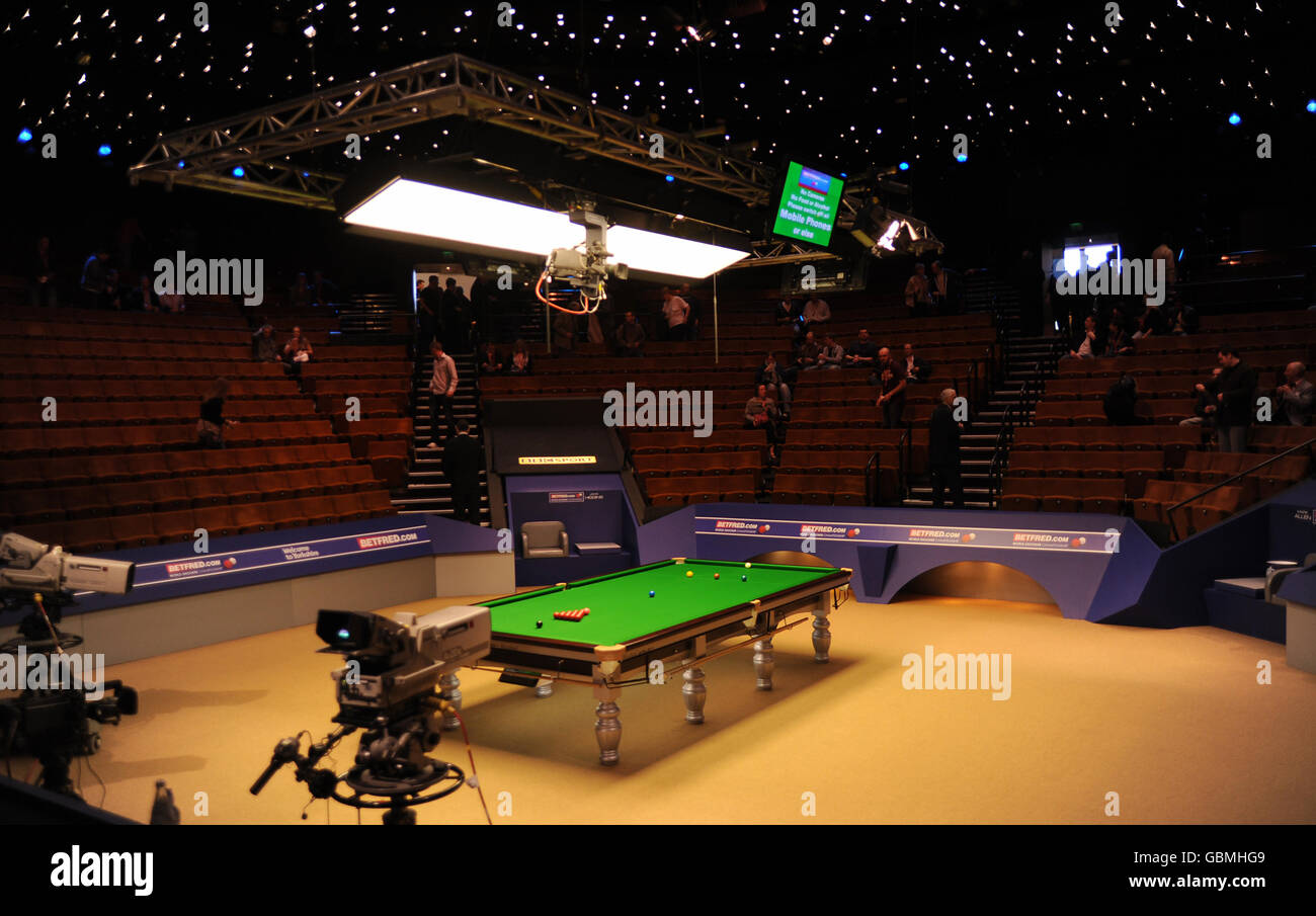 Snooker crucible theatre general view hi-res stock photography and ...