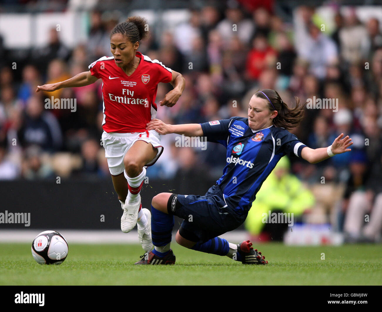Arsenal's Rachel Yankey and Sunderland's Stephanie Bannon Stock Photo ...