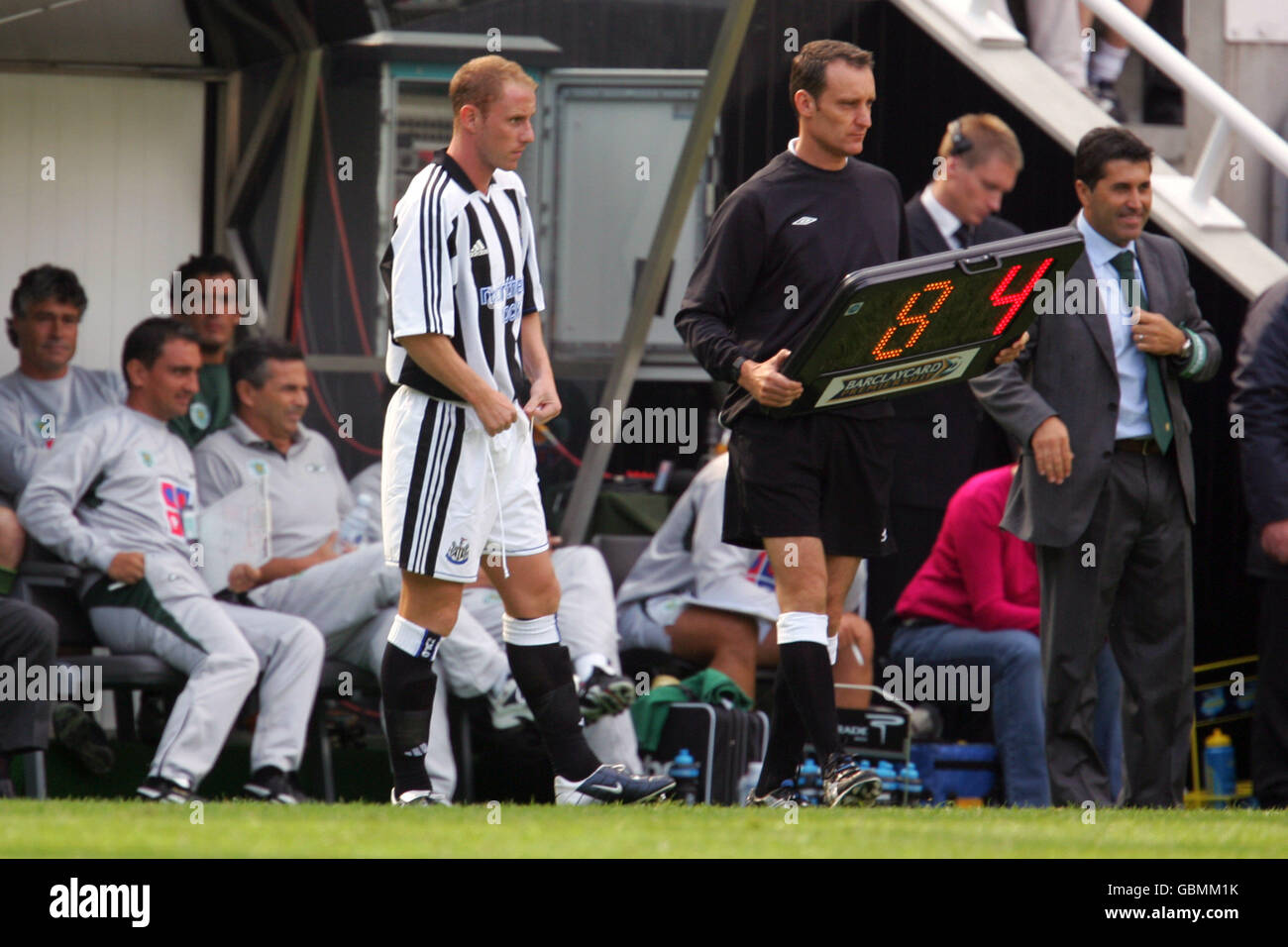 Newcastle United's Nicky Butt comes on as a substitute Stock Photo - Alamy