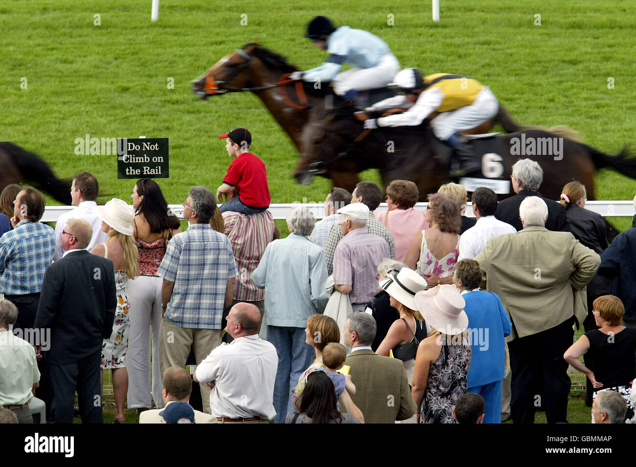 Horse Racing, Goodwood Festival. Spectators get a close-up view of the ...
