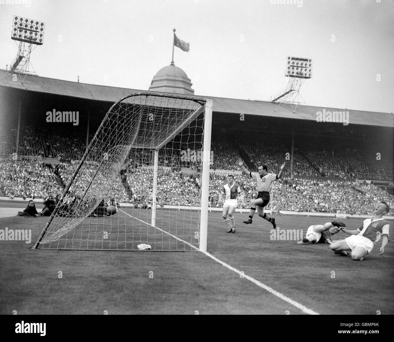 Football dejection celebration 1960 fa cup final hi-res stock ...