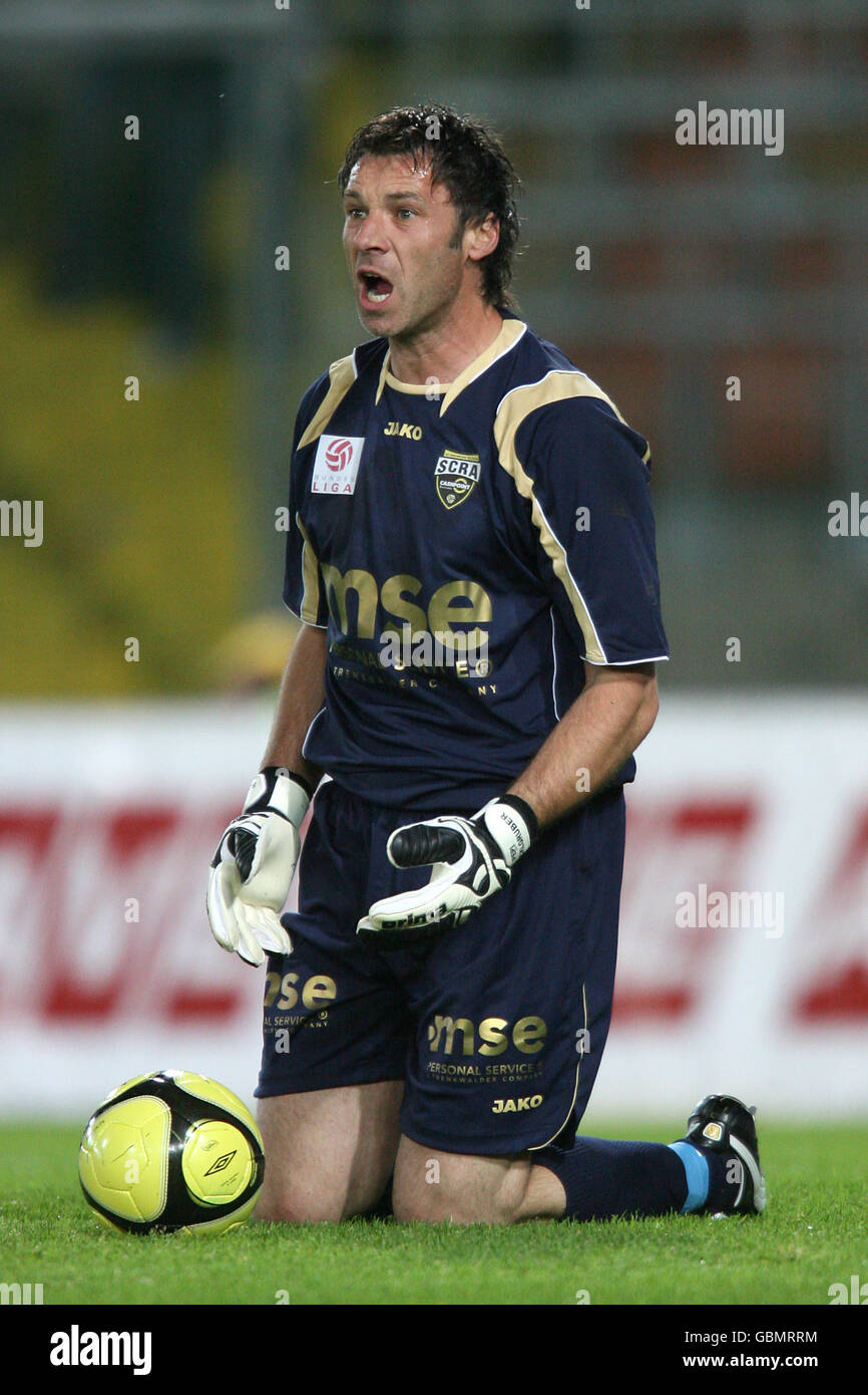 Lask linz goalkeeper hi-res stock photography and images - Alamy