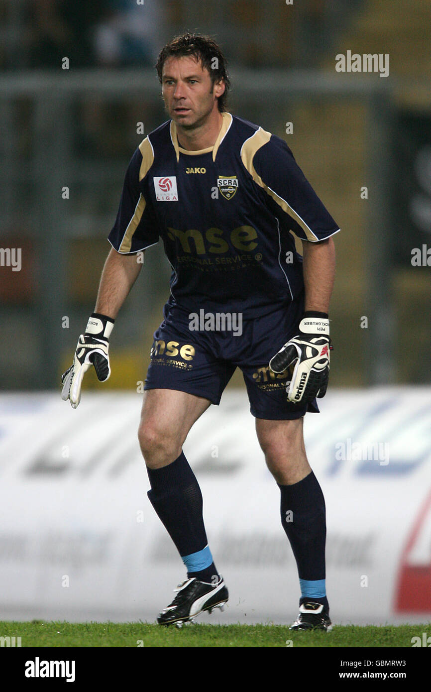 Lask linz goalkeeper hi-res stock photography and images - Alamy