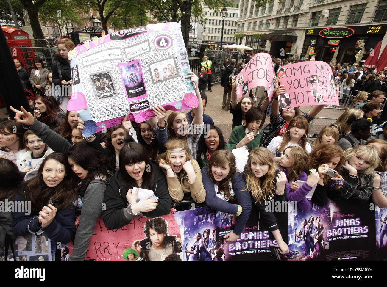 Jonas Brothers fans await the arrival of the band before the premiere ...
