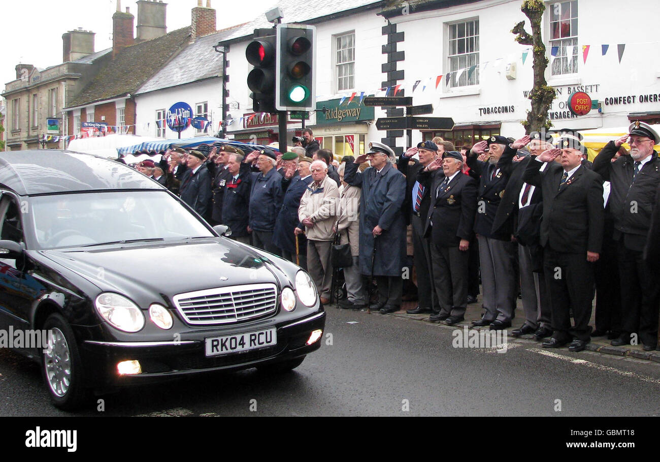 Crowded dead body death ceremony hi-res stock photography and images ...
