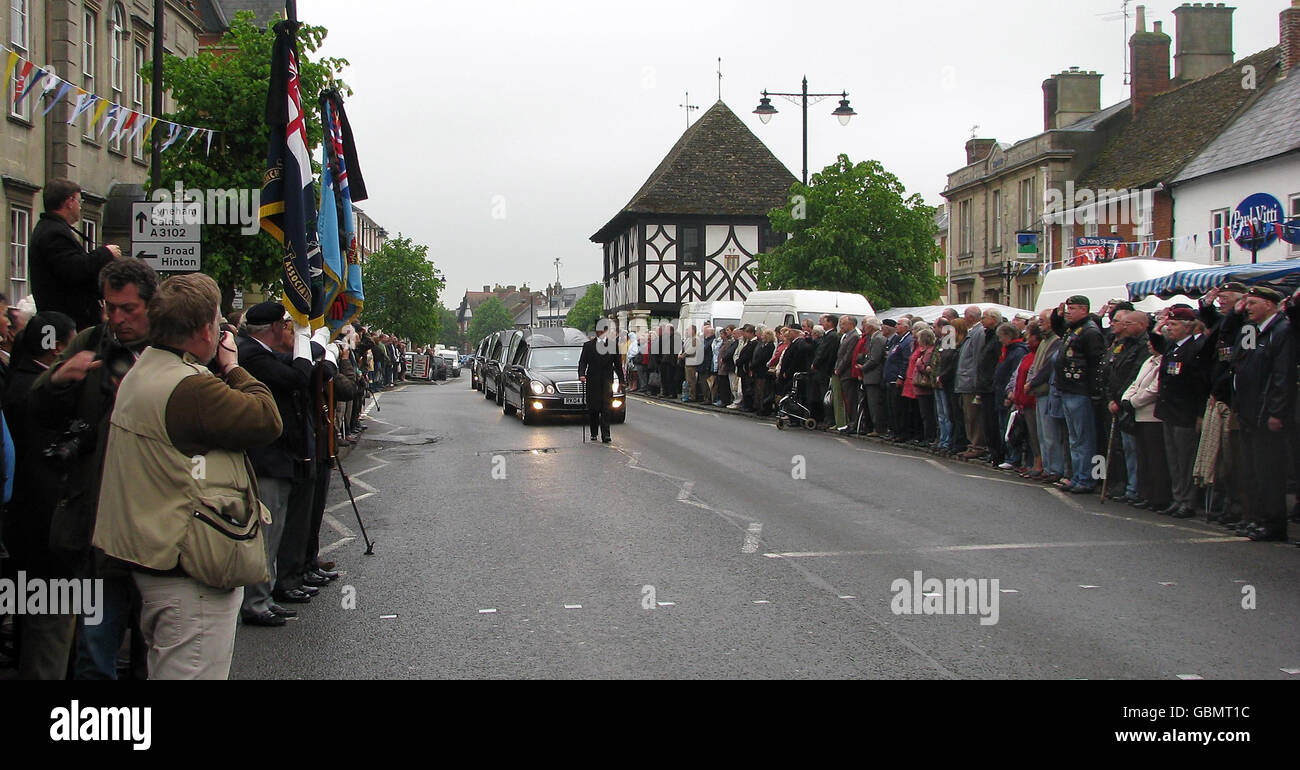 Crowded dead body death ceremony hi-res stock photography and images ...