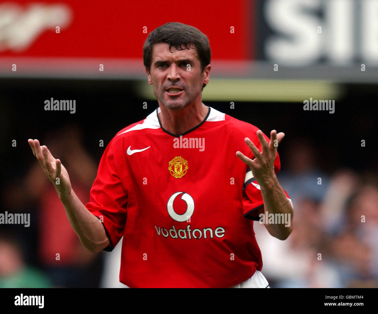 Manchester United's Captain Roy Keane playing at centre half looks for ...