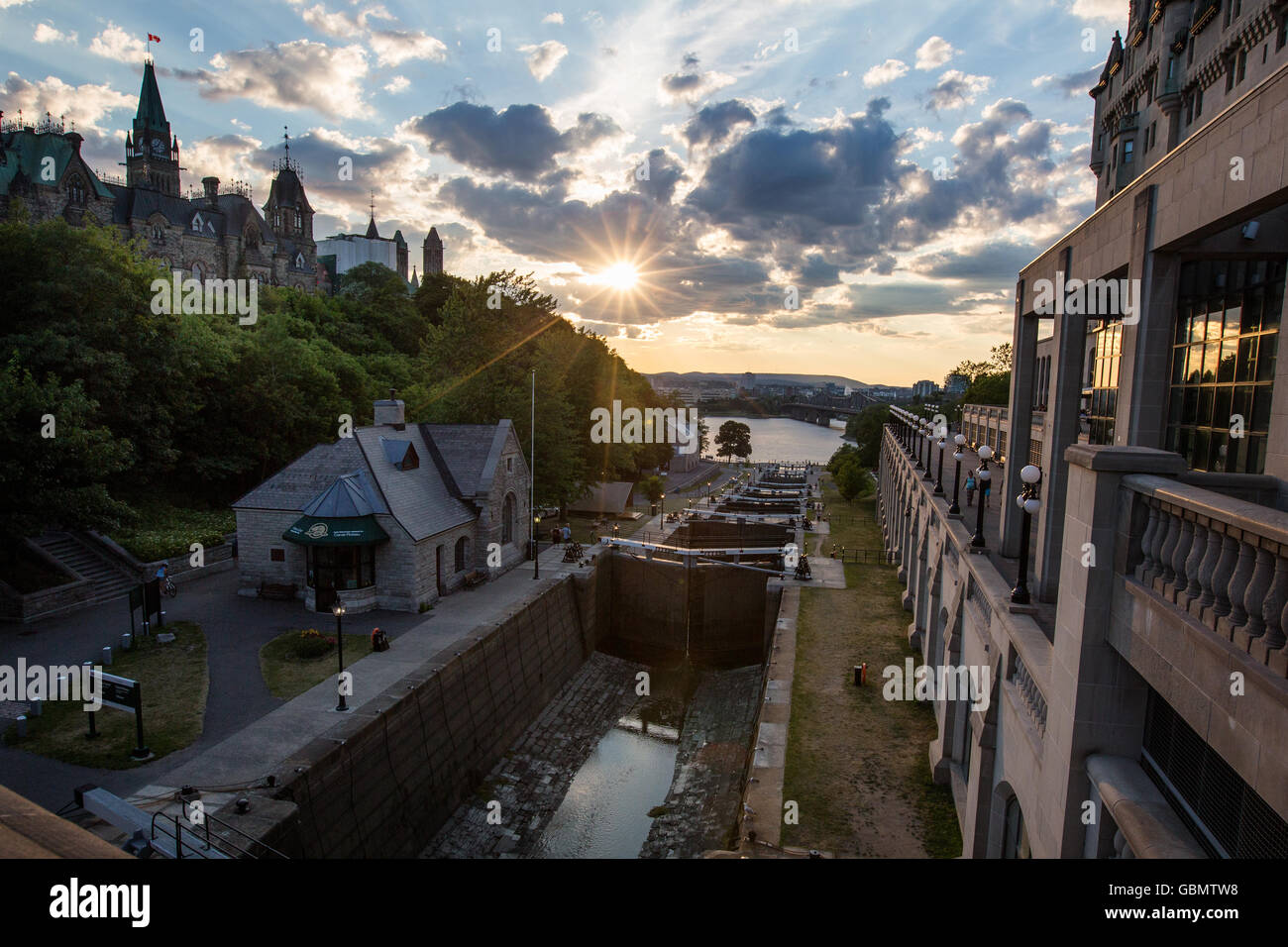 Ottawa rideau canal parliament hill hi-res stock photography and images ...