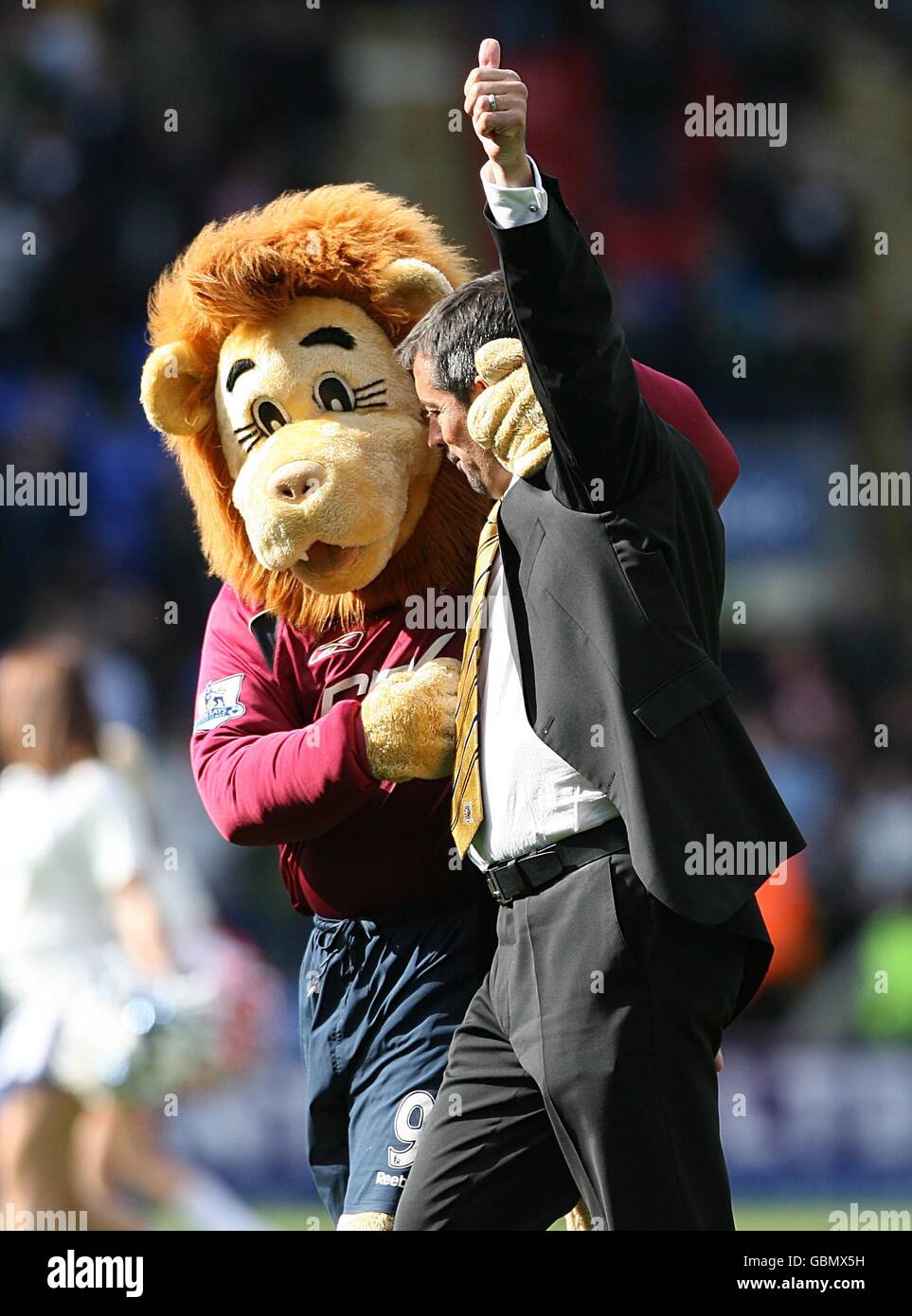 Bolton wanderers mascot lofty lion hi-res stock photography and images ...