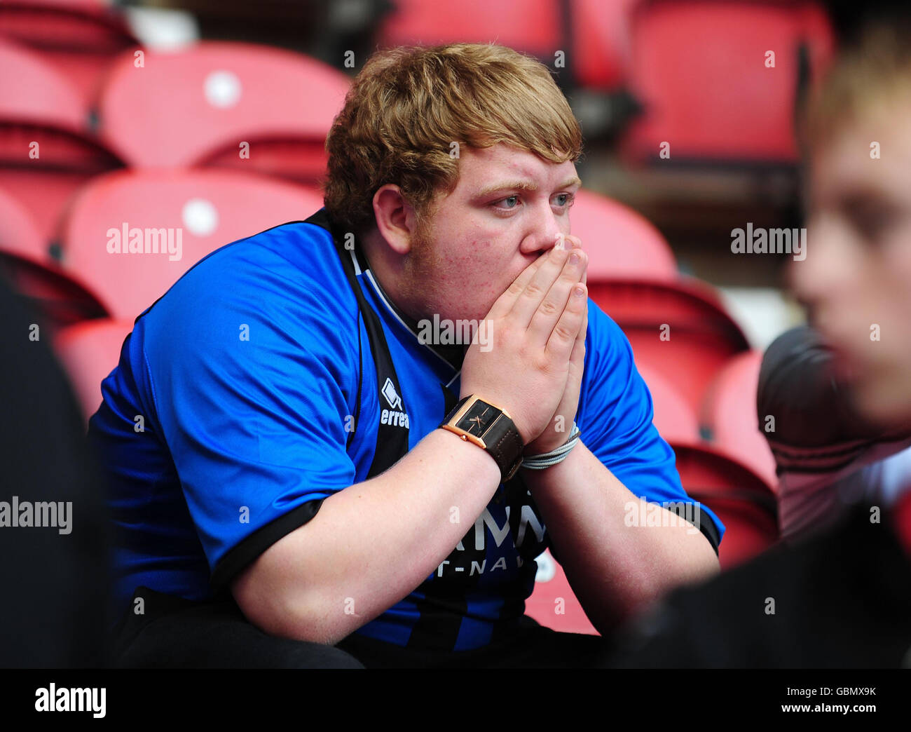 Sport football fan supporter dejected hi-res stock photography and ...