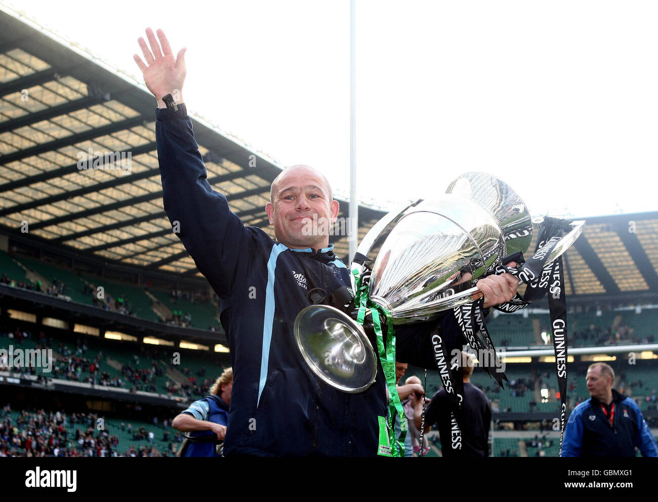 Leicester coach richard cockerill trophy victory guinness premiership ...