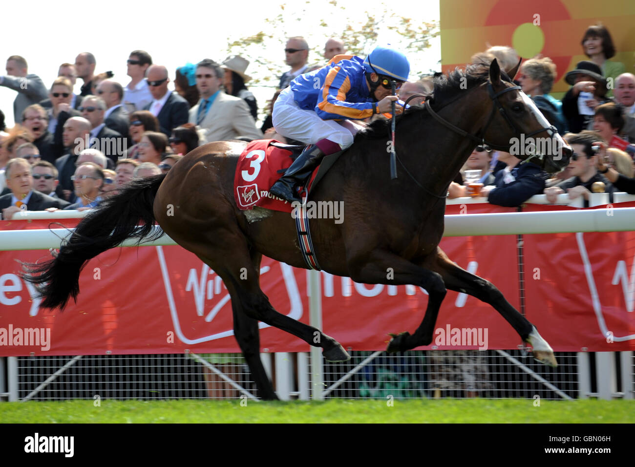 Golden sword hi-res stock photography and images - Alamy