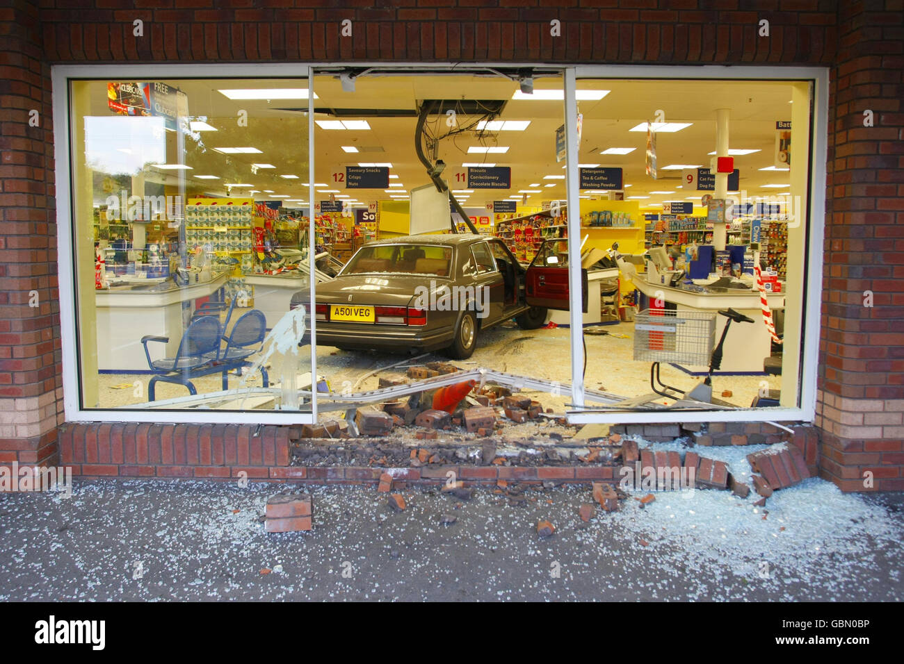 Broken store window police hi-res stock photography and images - Alamy