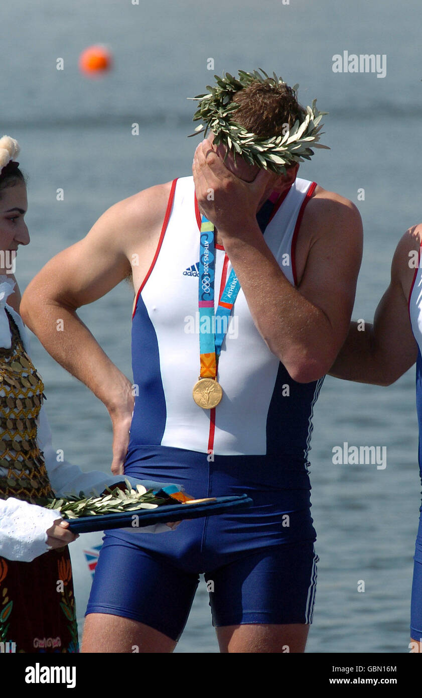 An exhausted great britains mens four of matthew pinsent hi-res stock ...