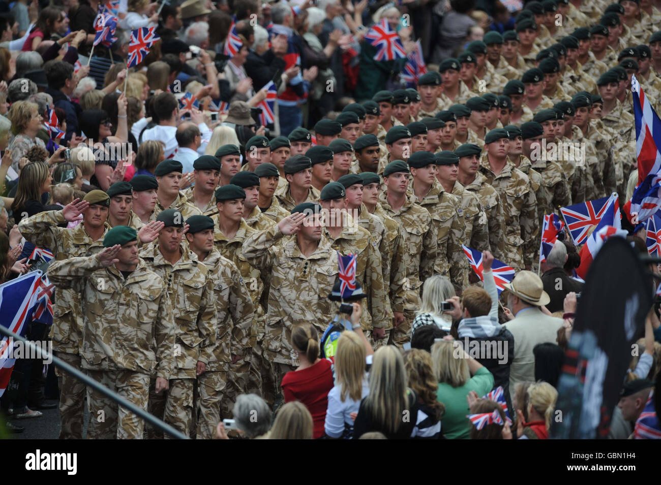 Crowd army soldier arrival uniform hi-res stock photography and images ...
