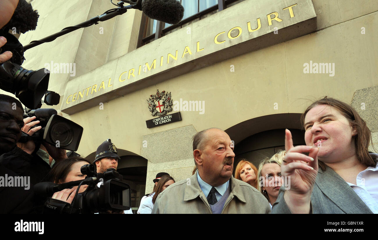 A group of mothers arrive to show their anger over the death of Baby P ...