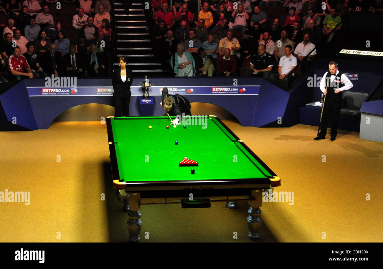Crucible snooker fans hi-res stock photography and images - Alamy