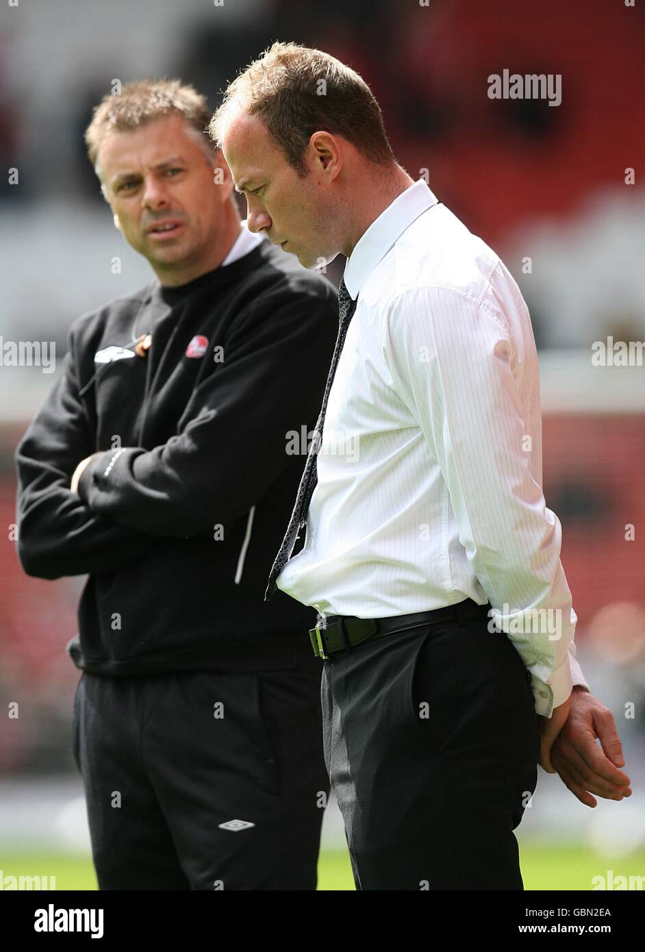 Newcastle United manager Alan Shearer (right) and fourth official Mark ...