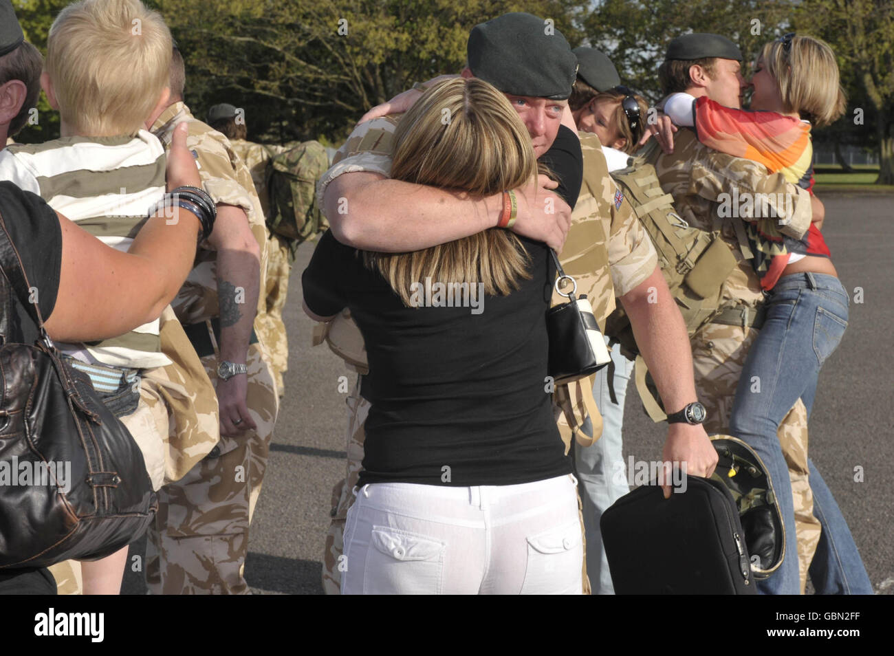 Heroes welcome for Afghan tour soldiers Stock Photo - Alamy