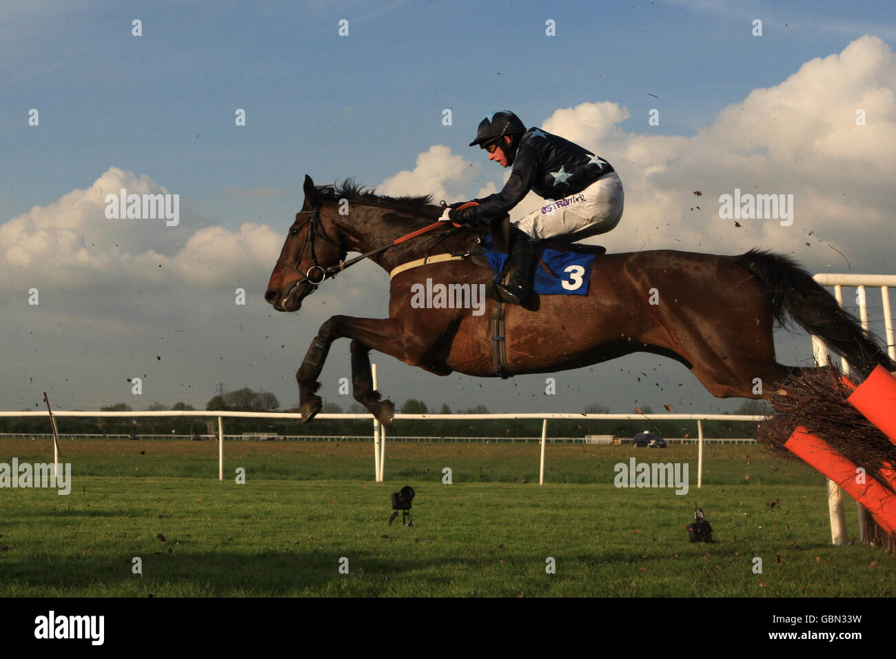 Horse Racing - Huntingdon Racecourse Stock Photo - Alamy