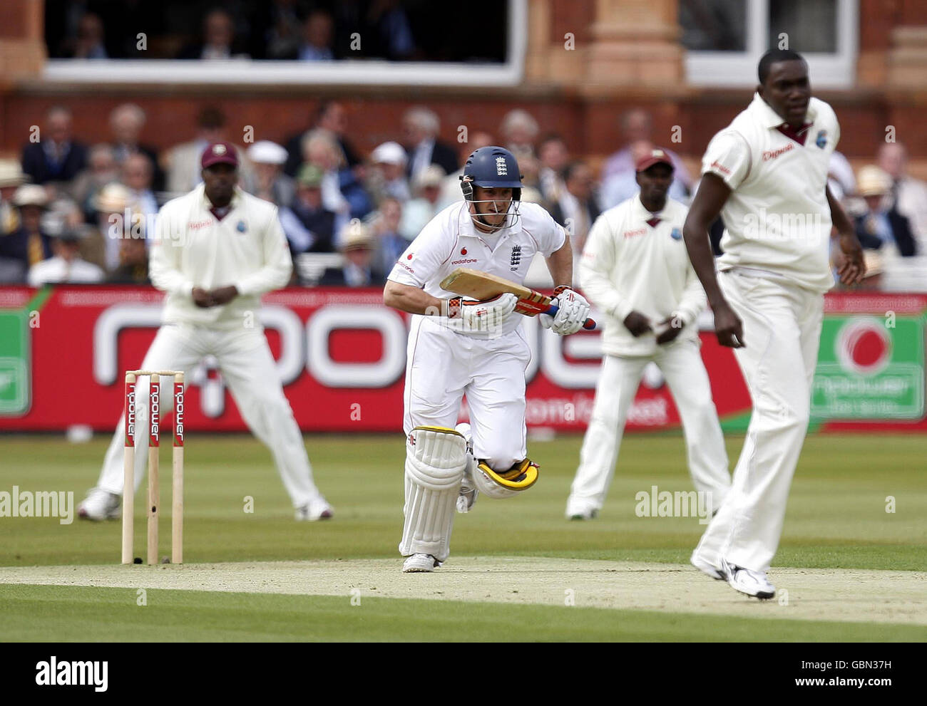 Cricket full length run runs hi-res stock photography and images - Alamy