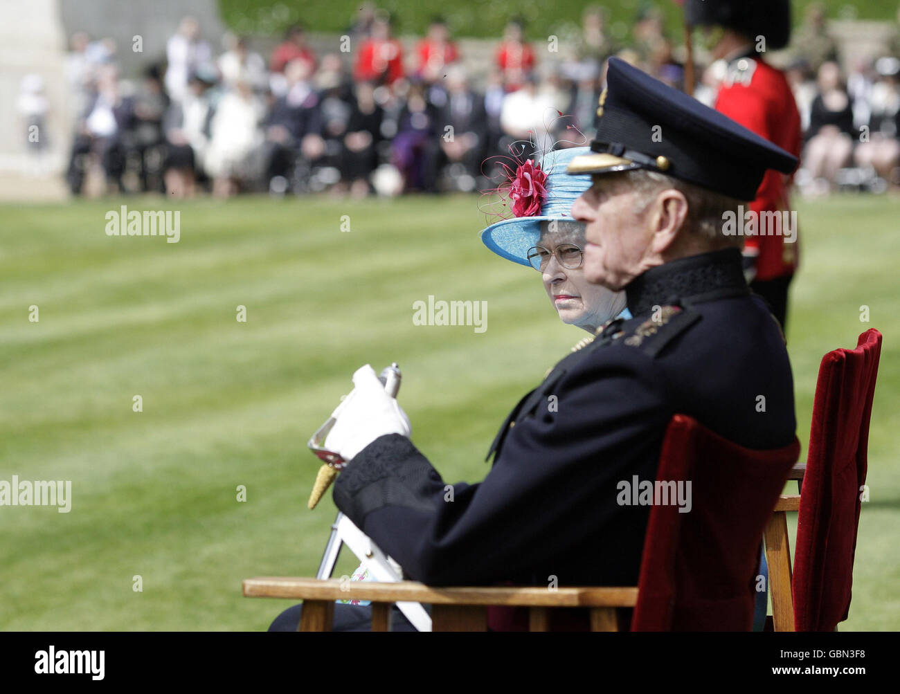 Queen presents colours to 1st Battalion Irish Guards Stock Photo - Alamy