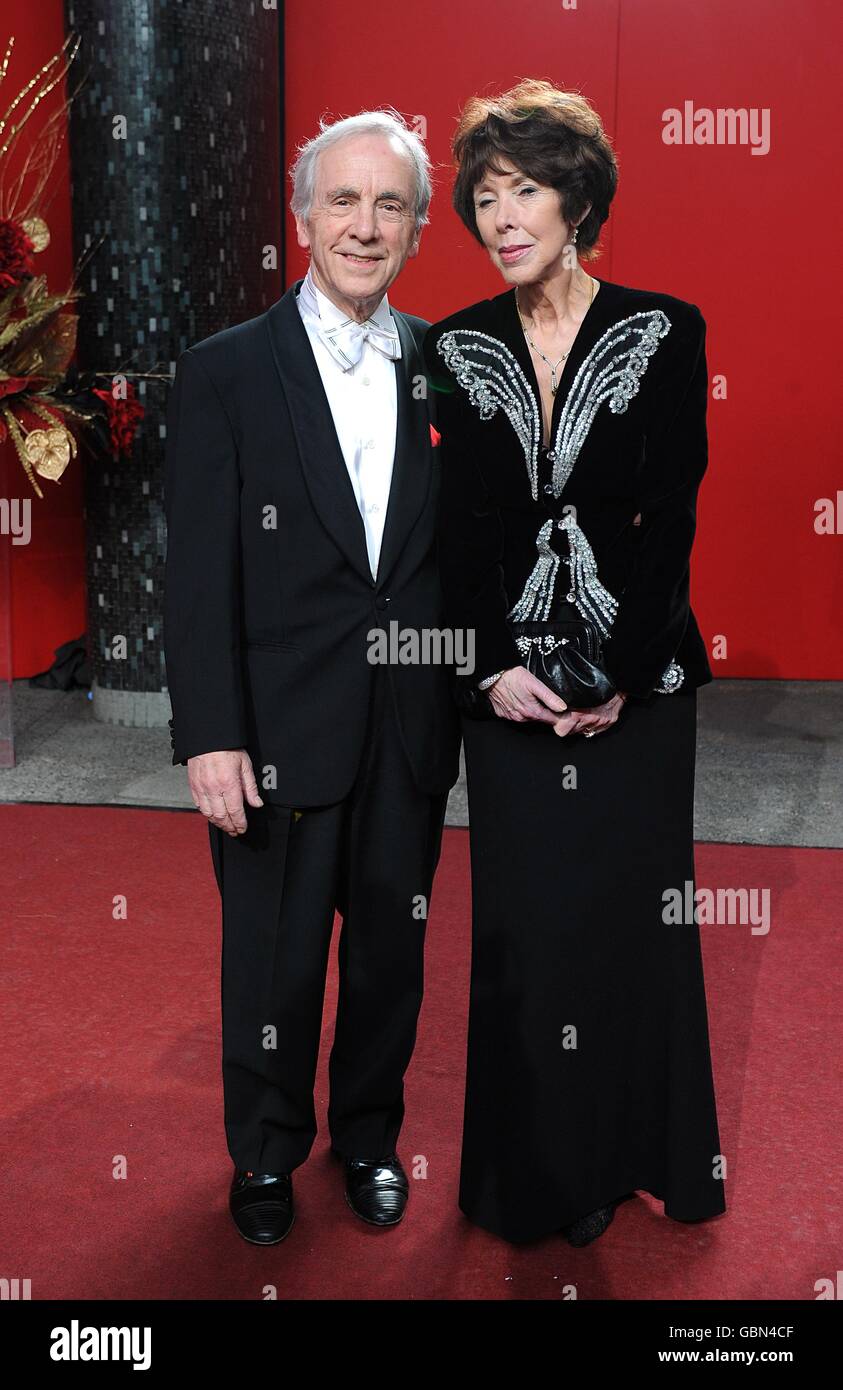 Sachs wife british soap 2009 hi-res stock photography and images - Alamy