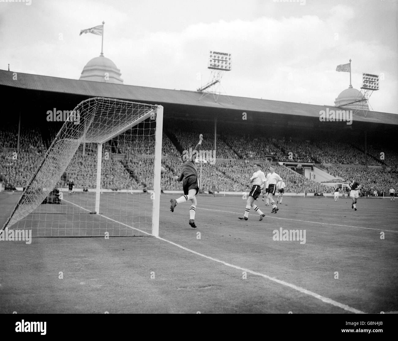 Nottingham Forest's Tommy Wilson (r) heads his team's second goal past ...