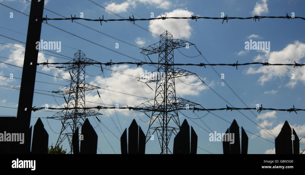 Tall pylons hi-res stock photography and images - Alamy