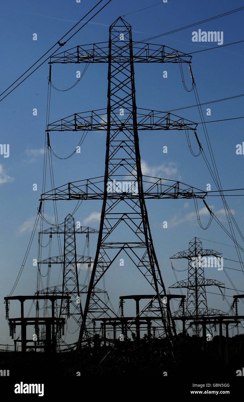 Tall pylons hi-res stock photography and images - Alamy