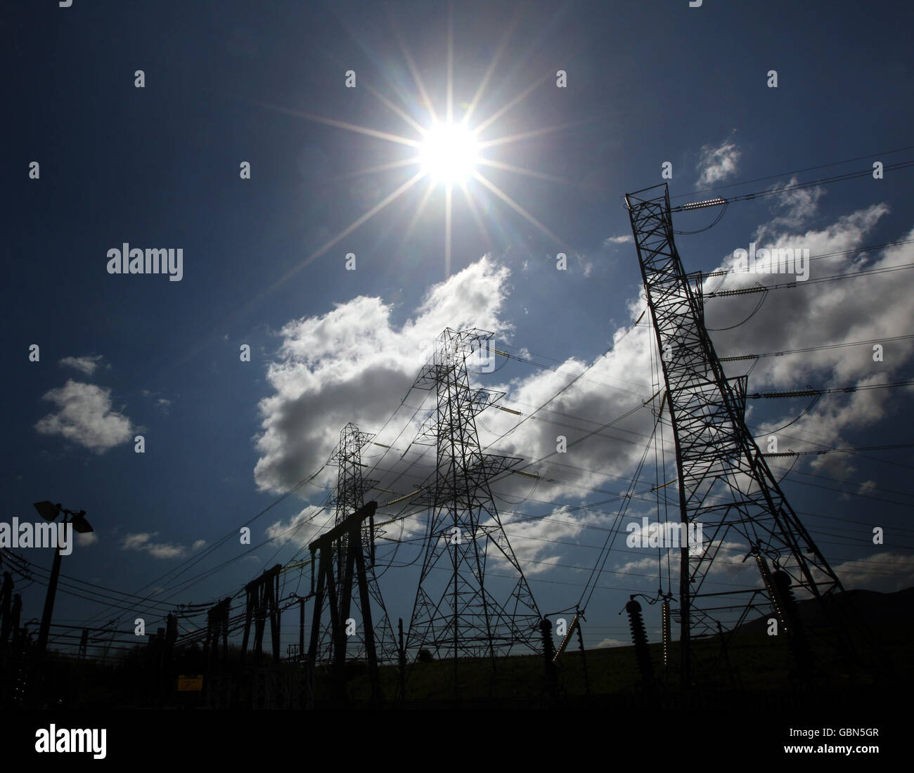 Tall pylons hi-res stock photography and images - Alamy